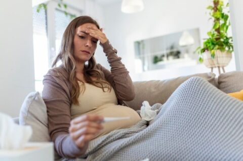 Waspada Demam pada Ibu Hamil! Atasi Dengan Cara Ini Mom