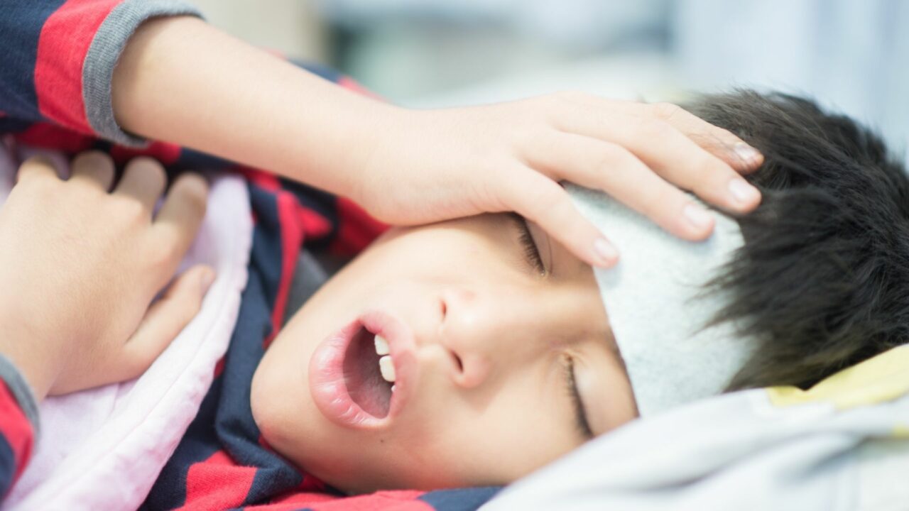 Cara Menurunkan Demam pada Anak: Panduan Lengkap untuk Orang Tua