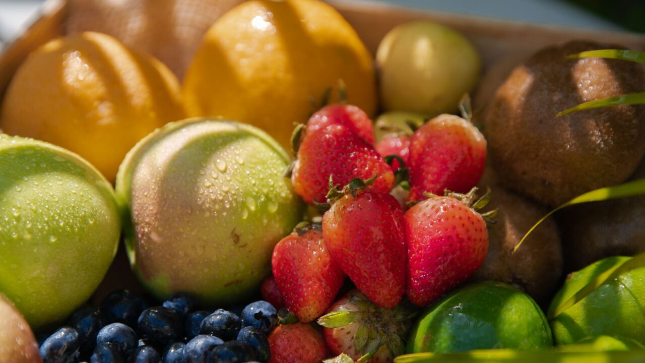 10 Buah yang Bagus untuk Ibu Hamil dan Manfaatnya bagi Kehamilan